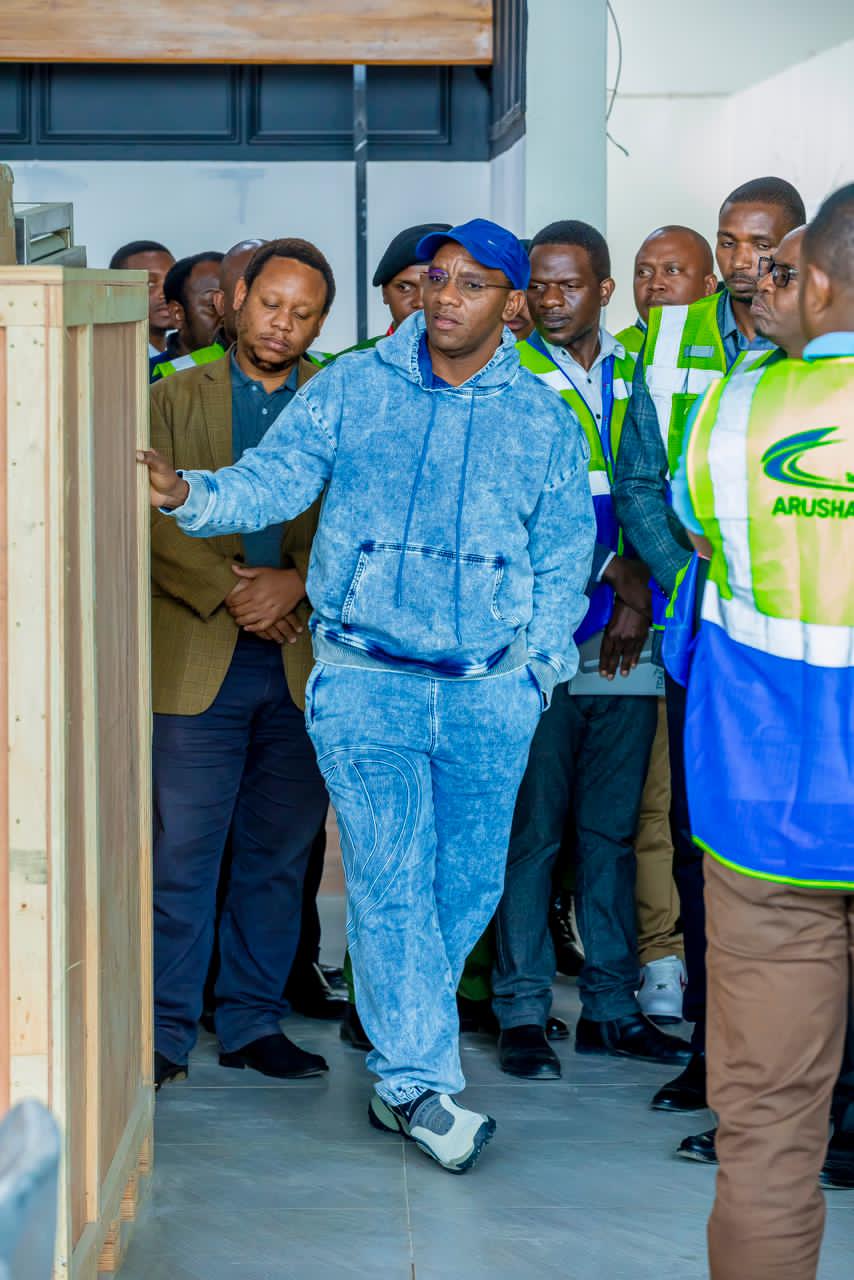 RC Makonda aagiza jengo jipya la abiria uwanja wa ndege Arusha kuanza ... RC Makonda aagiza jengo jipya la abiria uwanja wa ndege Arusha kuanza ...